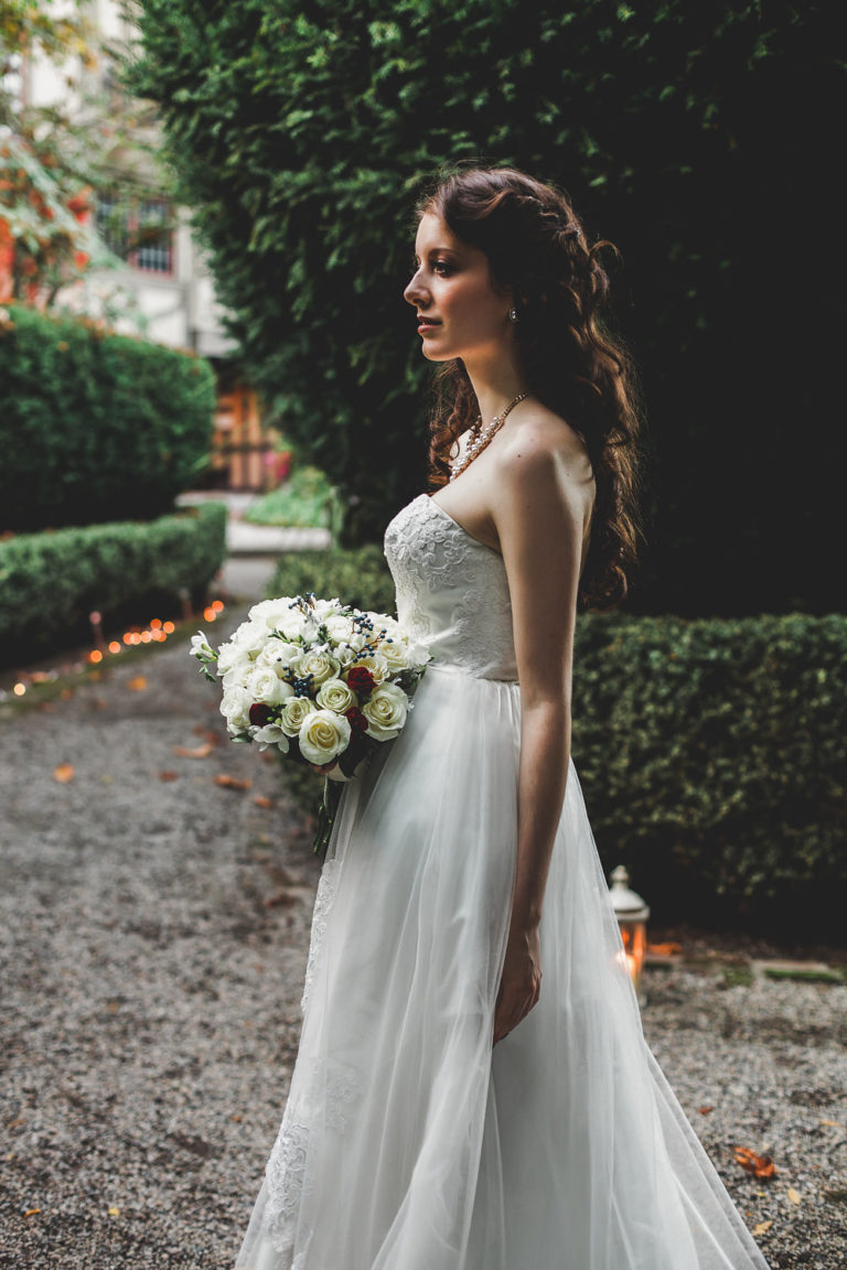 English Inn Wedding Infused with Fall Colours on Vancouver Island