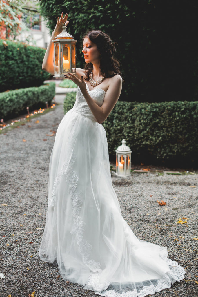 English Inn Wedding Infused with Fall Colours on Vancouver Island
