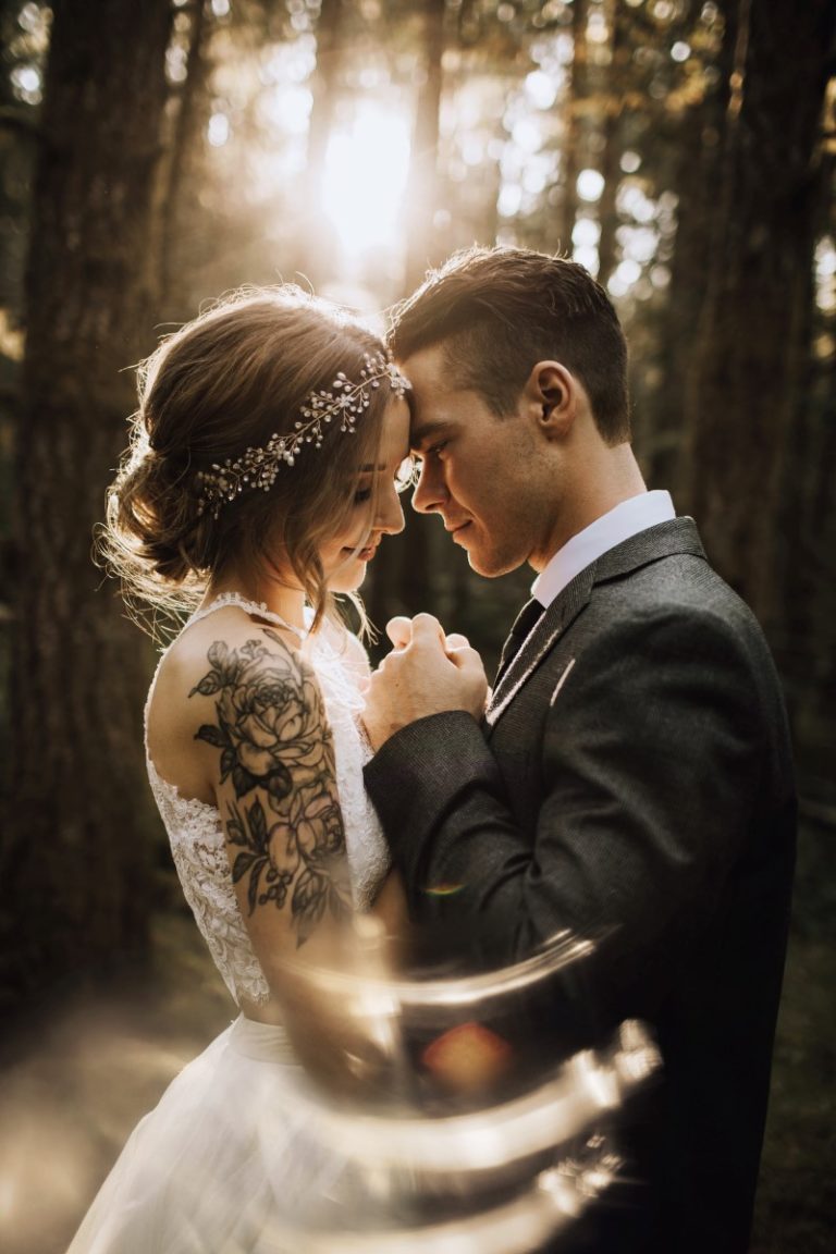 The West Coast Wedding of Taylor & Sheldon on the Lake