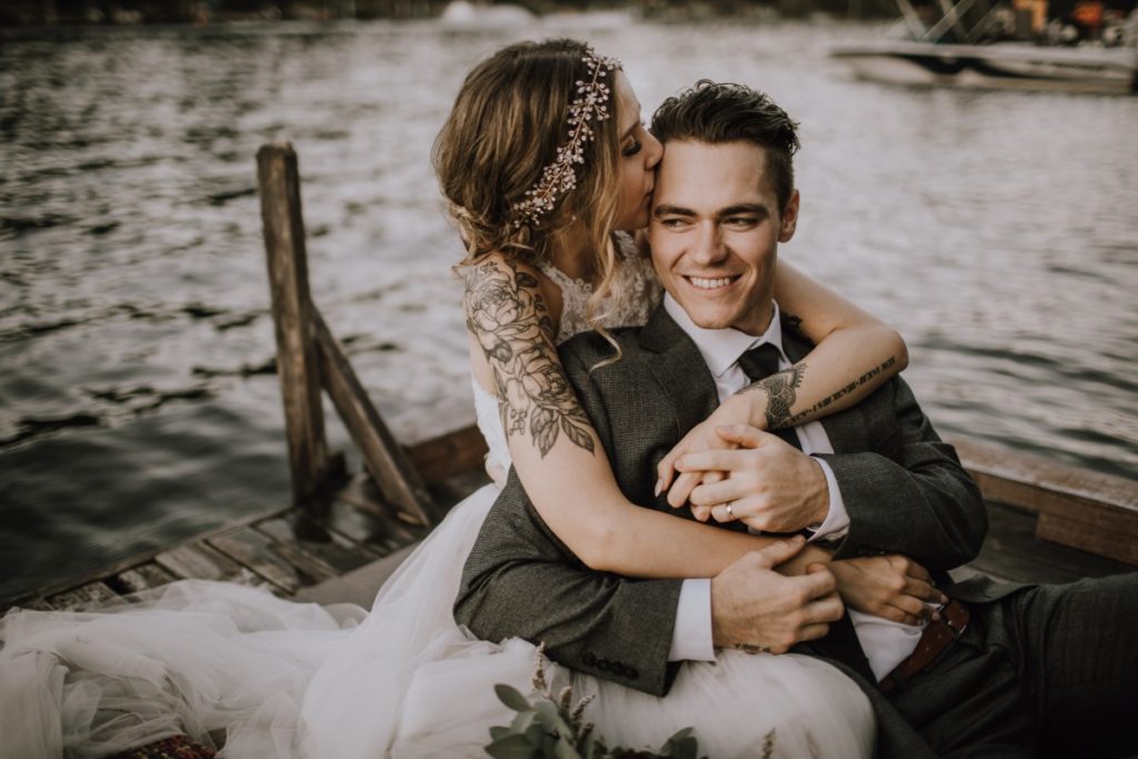 The West Coast Wedding of Taylor & Sheldon on the Lake