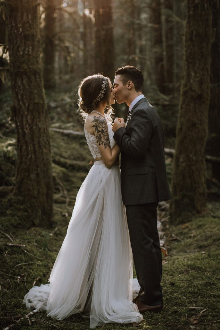 The West Coast Wedding of Taylor & Sheldon on the Lake