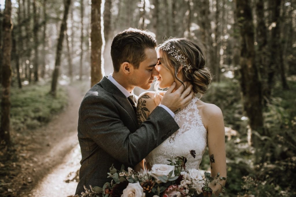 The West Coast Wedding of Taylor & Sheldon on the Lake