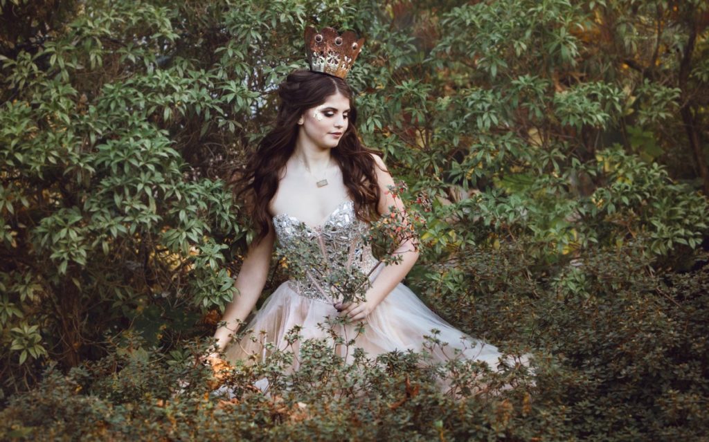 Fall Queen Wedding Royalty Inspiration | West Coast Weddings